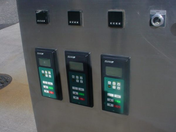STAINLESS STARTER BOX WITH (3) VFD RELIANCE ELECTRIC CONTROLLERS - Wohl ...