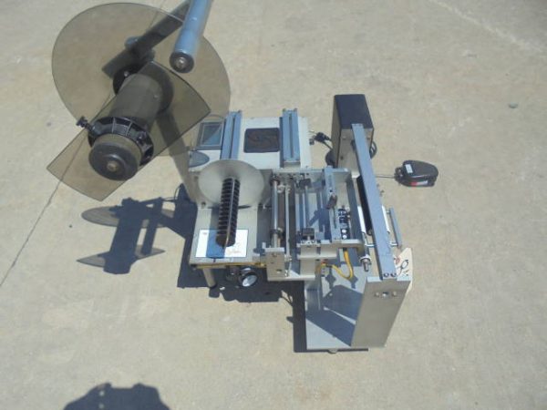 Universal R310 Tabletop Semi-Auto Pressure Sensitive Spot/Wraparound ...